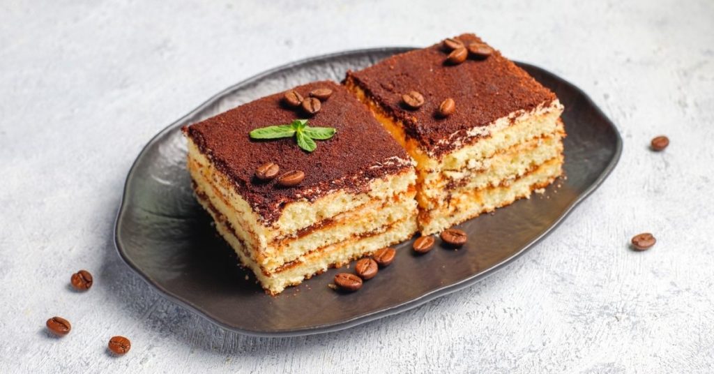 Carlota de café: un postre casero sin horno que se hace en 20 minutos